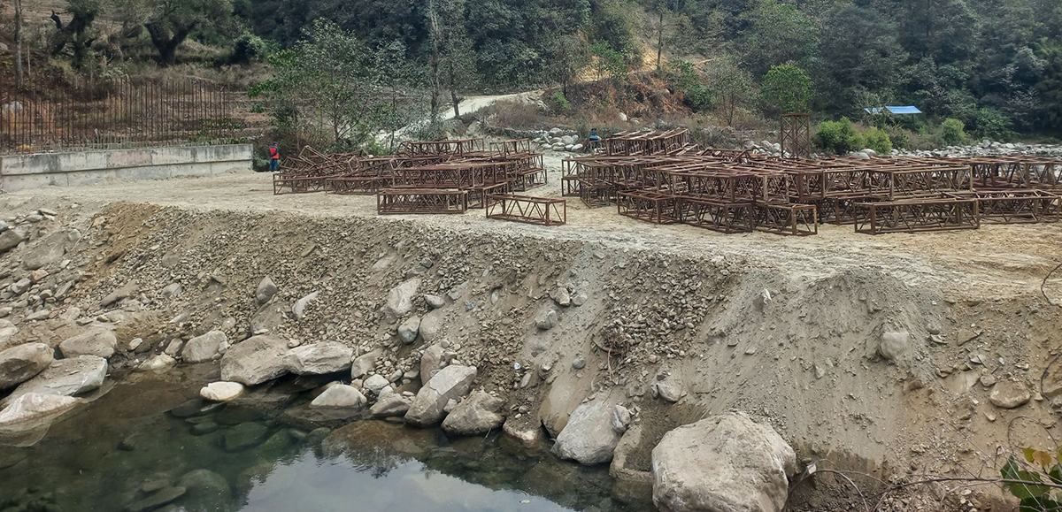 भुरुङ्दीखोलामा मोटरेबल पुल नौ वर्षसम्म अधुरै | जलसरोकार : नेपाल ...